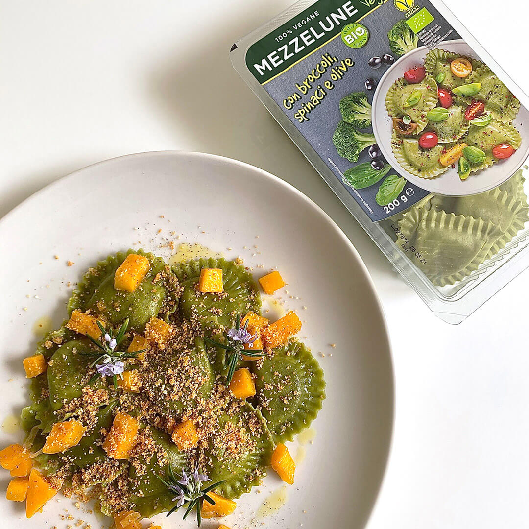 Mezzelune con zucca, pane croccante e rosmarino | Vegamo